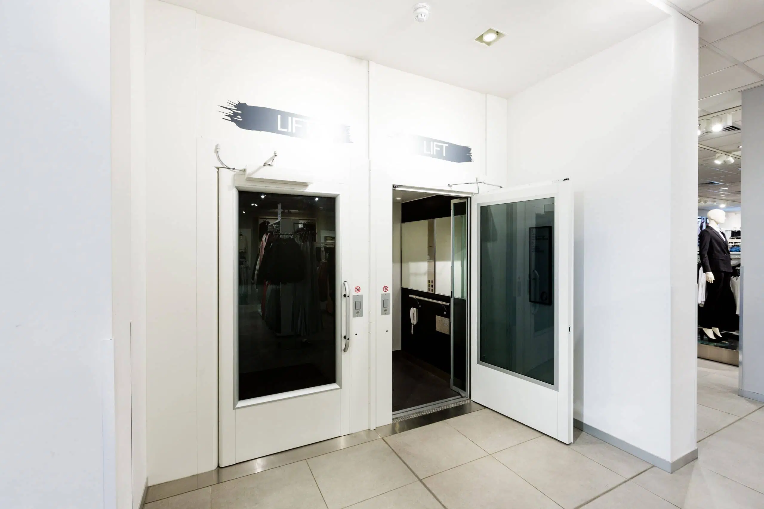 Aritco 9000 Cabin Lift | Enclosed Platform Lift